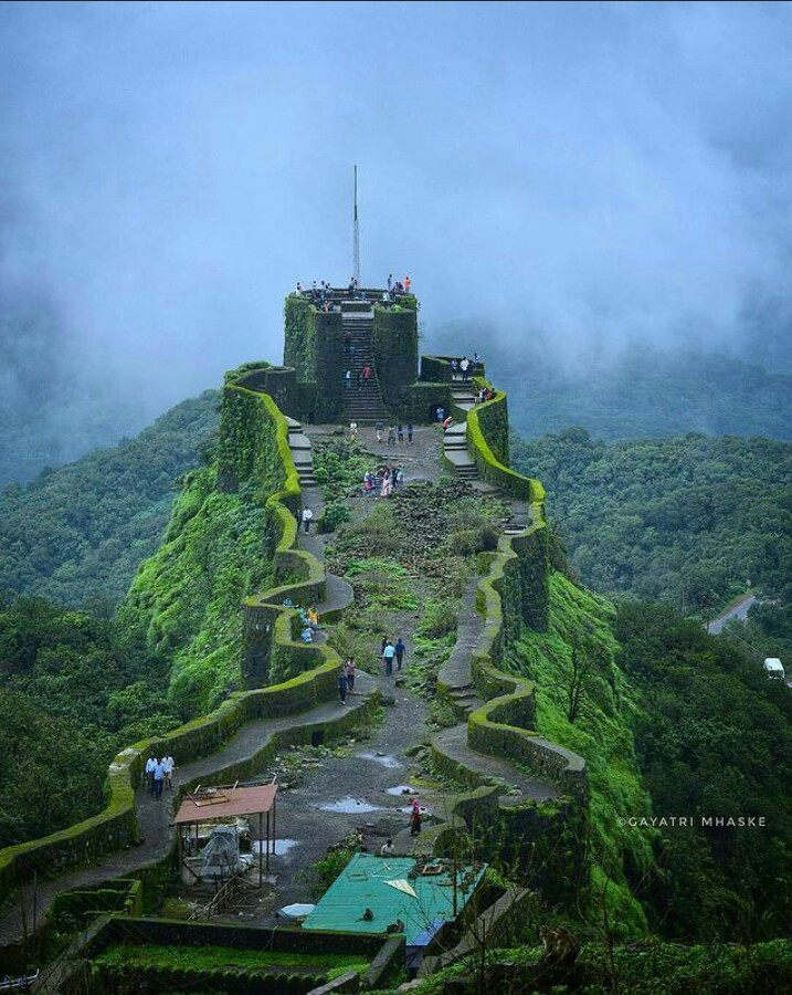 10 Extremely Beautiful Forts in Maharashtra 1. Harihar Fort, Nashik ...