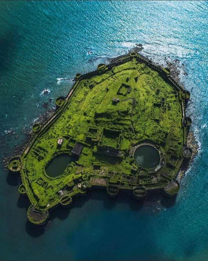 10 Extremely Beautiful Forts in Maharashtra 1. Harihar Fort, Nashik ...