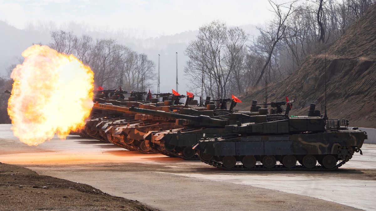 K9 자주포 12대, K2 전차 5대 폴란드 도착 - 군사 마이너 갤러리