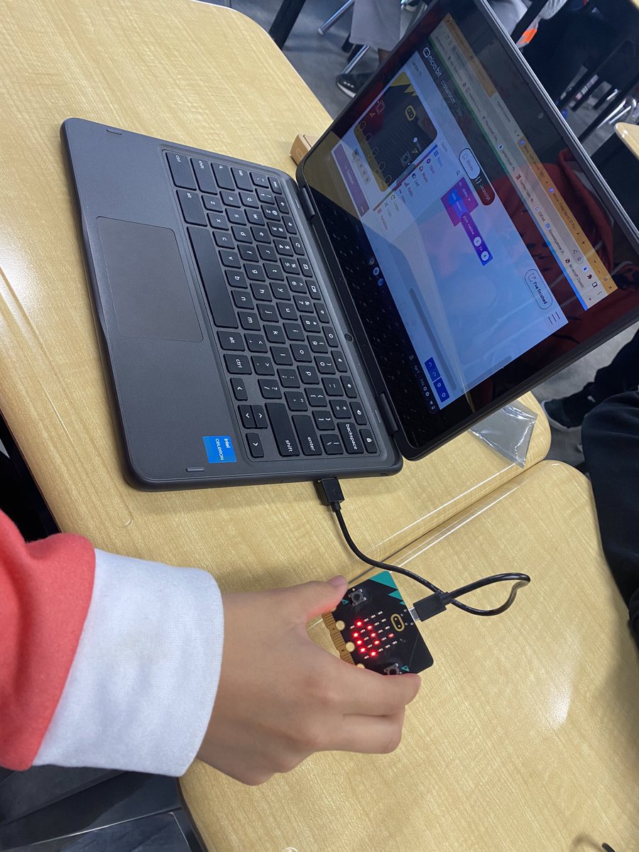 Micro:bit Educational Foundation on Twitter: "RT @SusannaMezza: @microbit_edu FUN! We: Rolled a ...