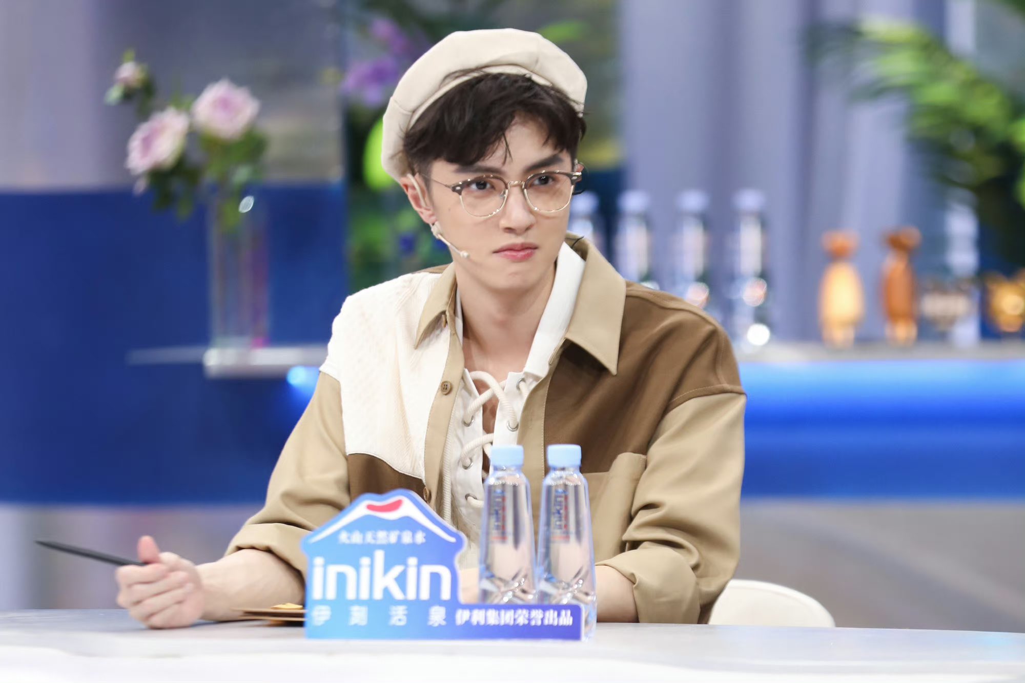 kuanhung on Twitter: "Kuan_Home’s recent post of Darren Chen on Weibo. Some clips of Darren on ...