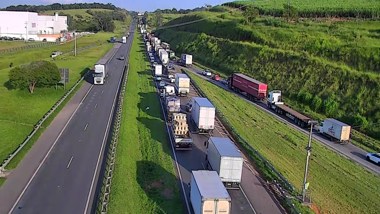 Rota Das Bandeiras On Twitter 🚚🛻🚛 Acidente Envolvendo Três Caminhões