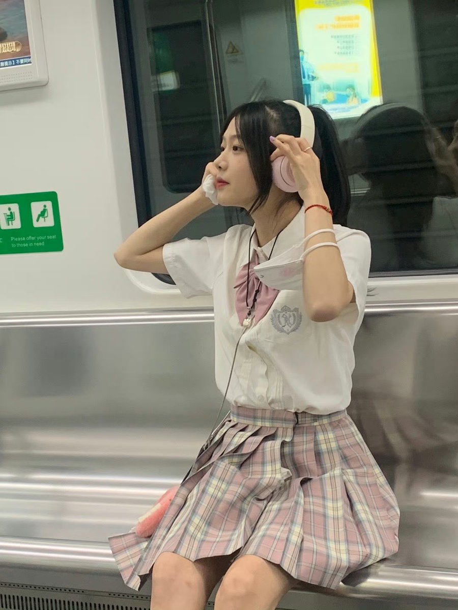 Soul Cat on Twitter: "#日常分享 #网友投稿 #JK #学生妹 这妹纸好好看"