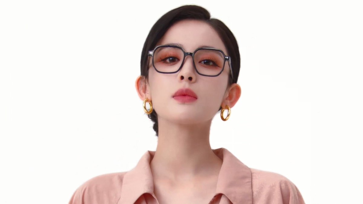 镜面 On Twitter 上班的乐趣就是摸鱼偷偷找素材剪视频,就是有时候太难顶了🥵 这样的眼妆还戴着眼镜,一副坏老师正准备调教学生的样子🥵 娜扎老师对不起,老师太美了,看得我鸡吧好硬