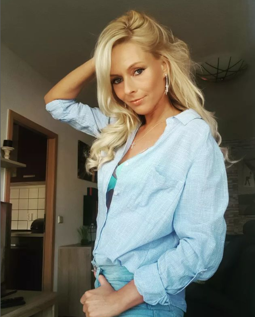 MyDirtyHobby Emily on Twitter: "Sie ist da für dich 😍 Komm schon lass #samangel nicht warten ️ ️ ...