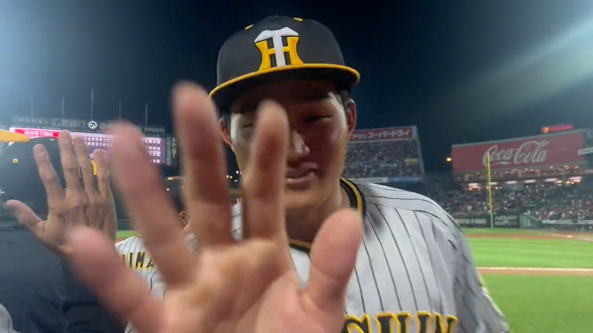 ももタコfeaturing🐯 On Twitter Rt Tigersdreamlink 4月4日広島戦、今日の勝利のハイタッチ!! 阪神タイガース 勝利のハイタッチ ハイタッチ