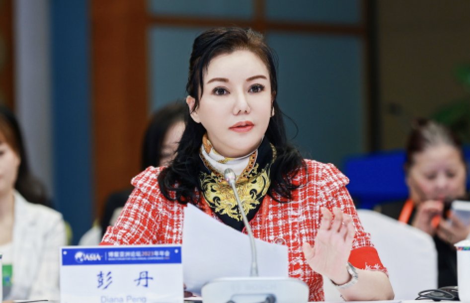 自由亚洲电台 on Twitter: "【香港女艺人 #彭丹 一跃成为国际经济和民间外交人士】 香港艺人彭丹息影近20年后，近期在博鳌论坛以国际经济战略研究院院长身分亮相，她近期受访时还暗示 ...