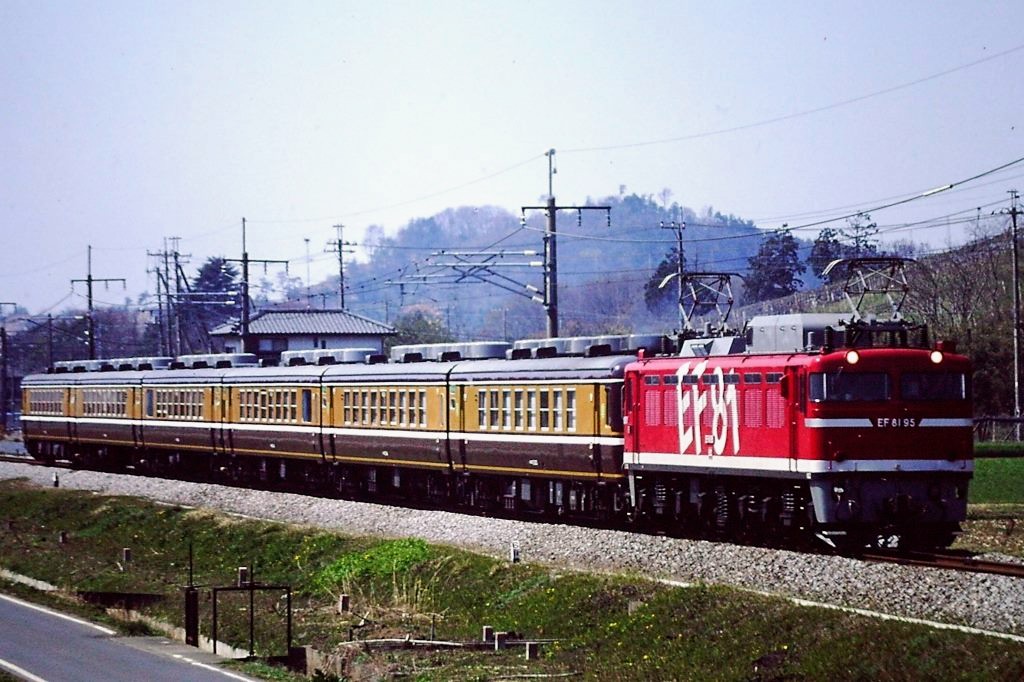 somechan on Twitter: "RT @SSEZsK00ITWKzCO: #みんなの12系6両見せて くつろぎ 上越線、信越本線、両毛線、横須賀線"