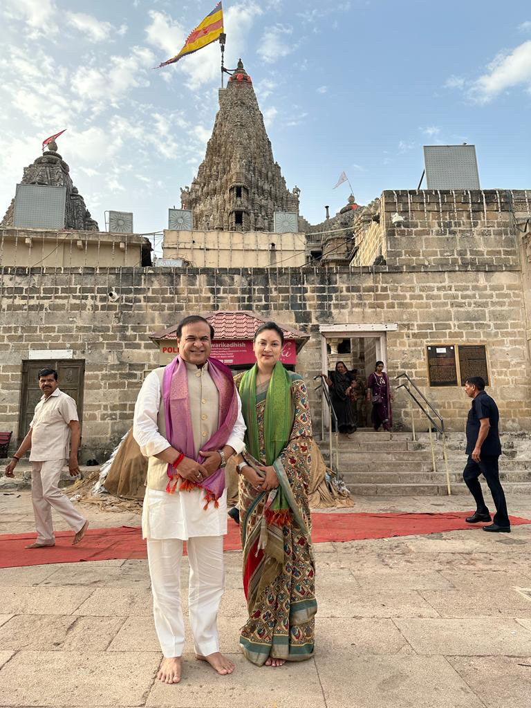 RINIKI BHUYAN SHARMA on Twitter: "In the mercy of the lord ….at Gujarat Dwarkadeesh temple of ...