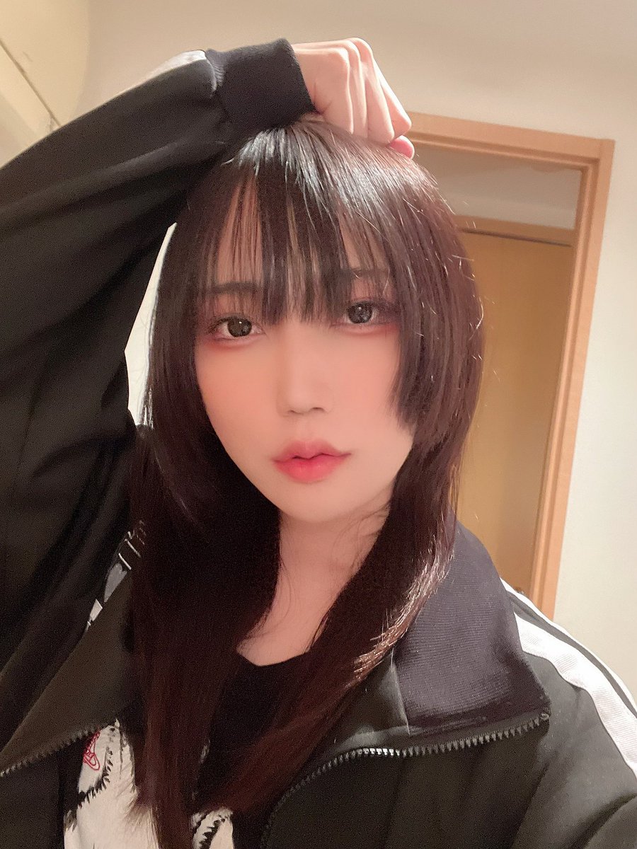 謎ポーズ 彼方ありす @alice_kanata_