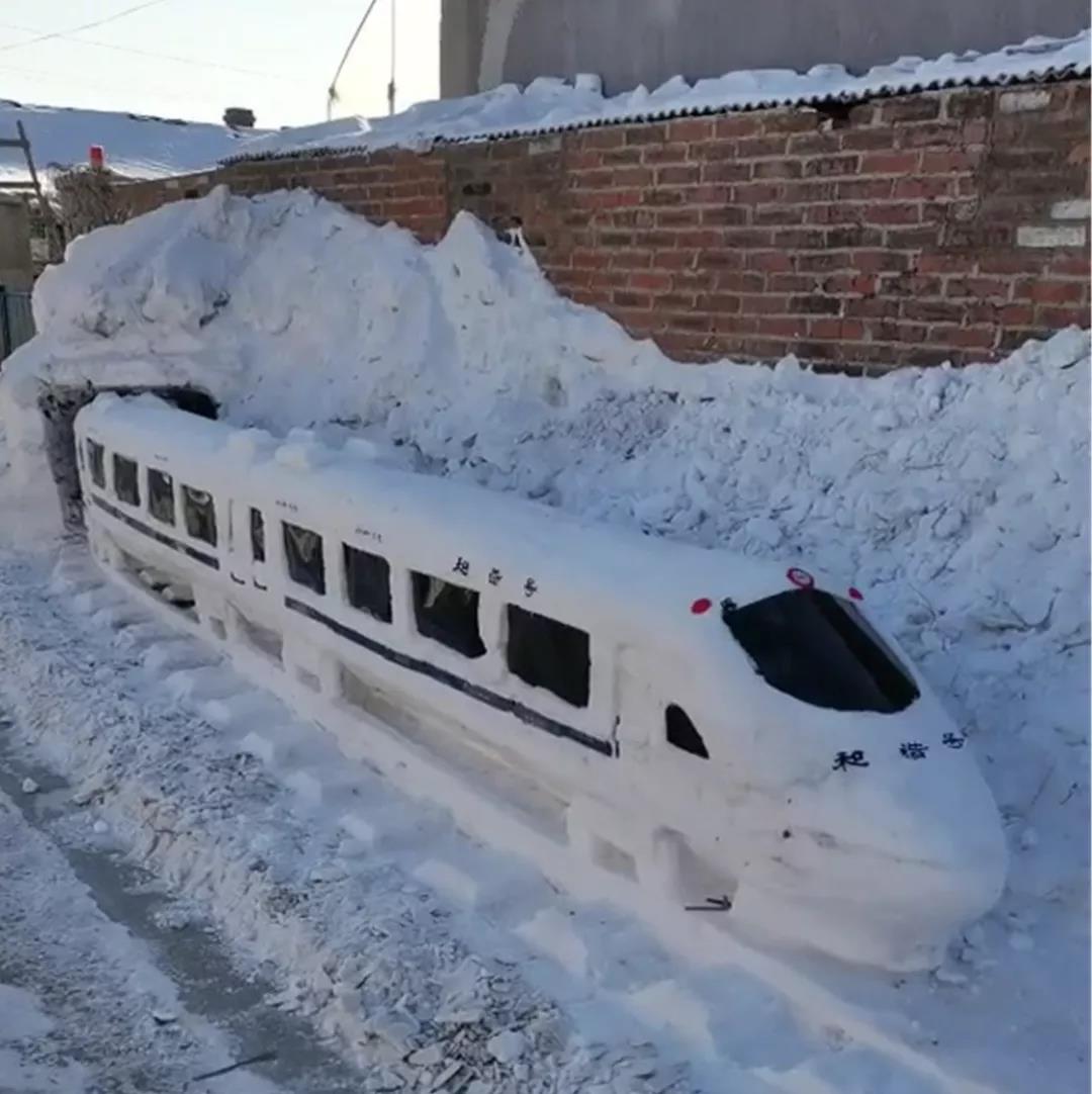 CRRC Corporation Ltd. on Twitter: "Recently, 70-year-old Uncle Chen used snow to create a model ...