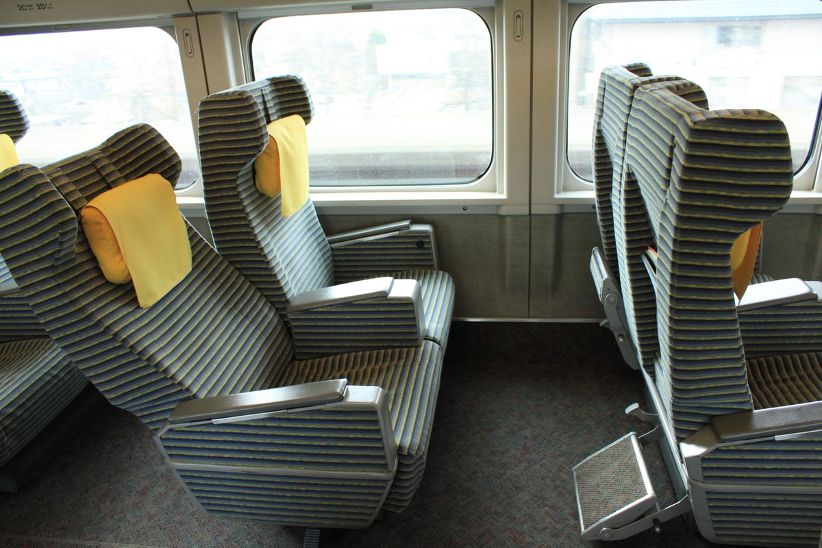 あるかしらヌードル on Twitter: "E2系のグリーン車 長期に渡り生産され続けた結果、バージョンアップも。 1枚目:北陸(長野)新幹線向けN編成 2枚目:東北量産車1000番台 ...