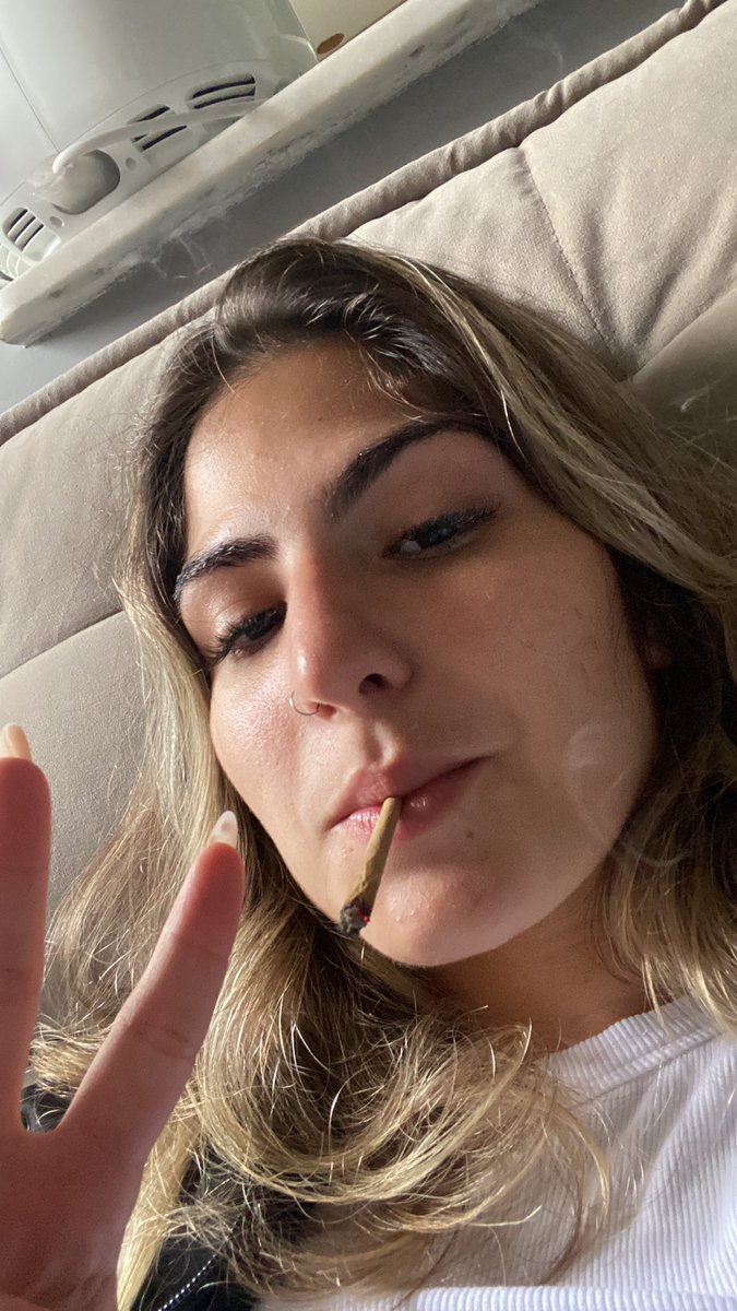 Leticia Linhares on Twitter: "Fotos que você receberia se namorasse comigo"