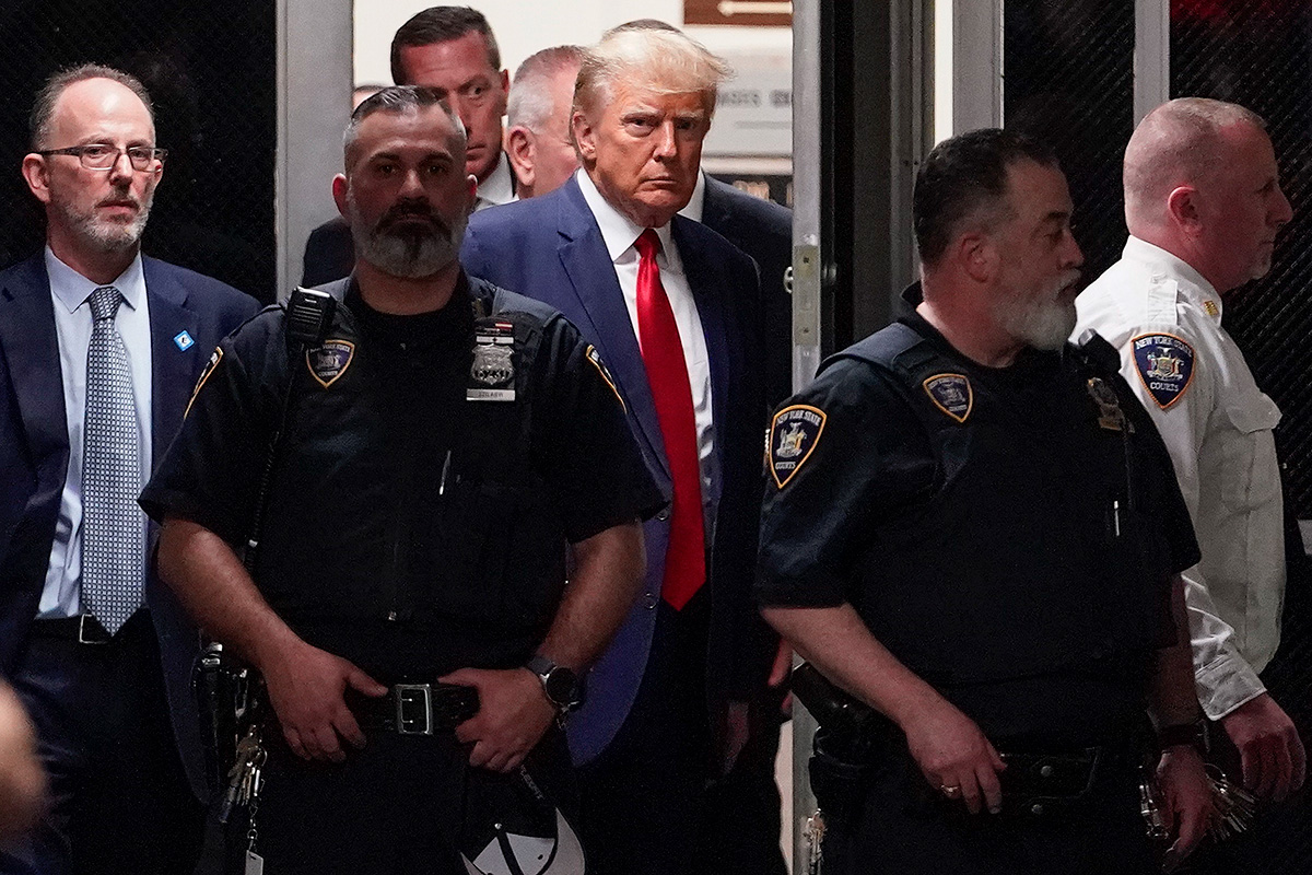 日経 写真映像 On Twitter 【トランプ氏起訴、一日の表情】 米ニューヨーク州の大陪審に起訴されたトランプ前大統領が米東部時間4日