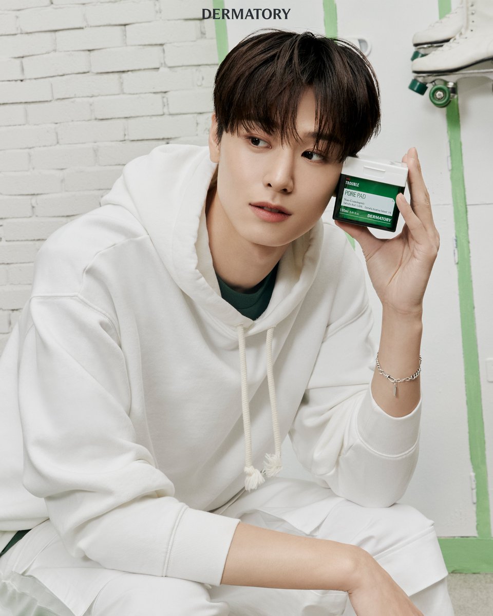 Mé 메이씨 • ♡ on Twitter: "RT @dermatory_kr: #더마토리 X #주연 NEW 화보 공개🏀 쥬모닝💚 찍는 컨셉마다 레전드 갱신중인 농구부 천재고양이 ...