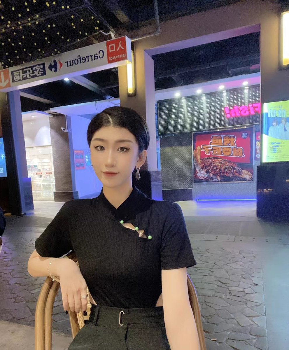 阿枝 On Twitter 这件衣服怎么样？ 高冷 反差 颜射 盯射 妓女 站街女 站街 卖淫 反差婊 卖淫女 肉便 9944