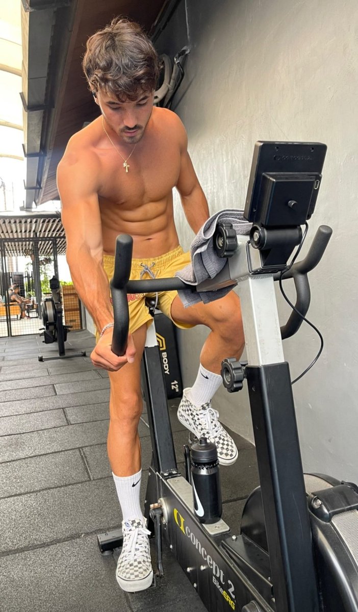 MRVVIP on Twitter: "Keanu Campora shirtless cardio session. #selebwatch"