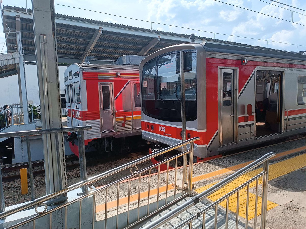 Jalur5 Community on Twitter: "KRL @CommuterLine Tokyu 8500, JR 205 Marchen New Livery, dan JR ...
