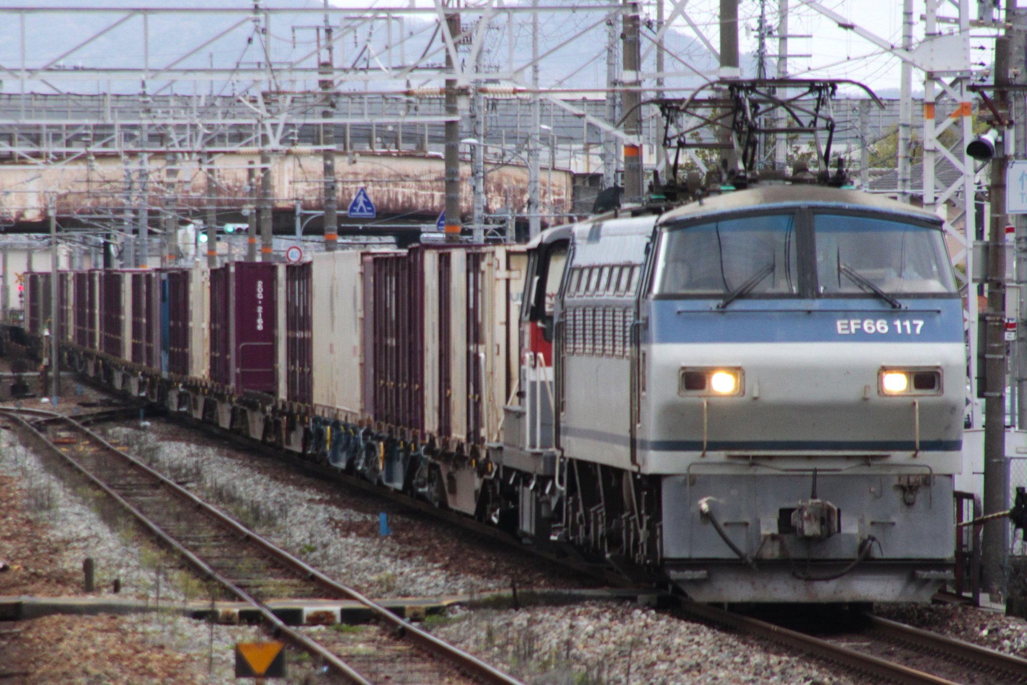 茶 真 垢 on Twitter: "今日の2077レ[こっちでもUPしとこ] EF66 117＋ﾑﾄﾞDE10 1743＋コキ https://t.co/2GMl5yf2mz" / Twitter