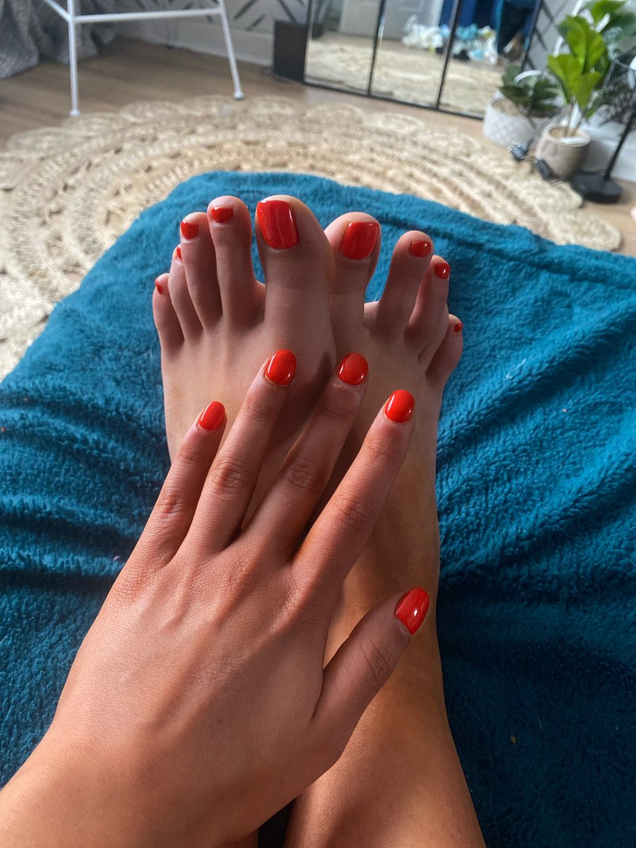 dolly_sampson_ on Twitter: "How weak are you for your mistresses feet? My perfect long slender ...