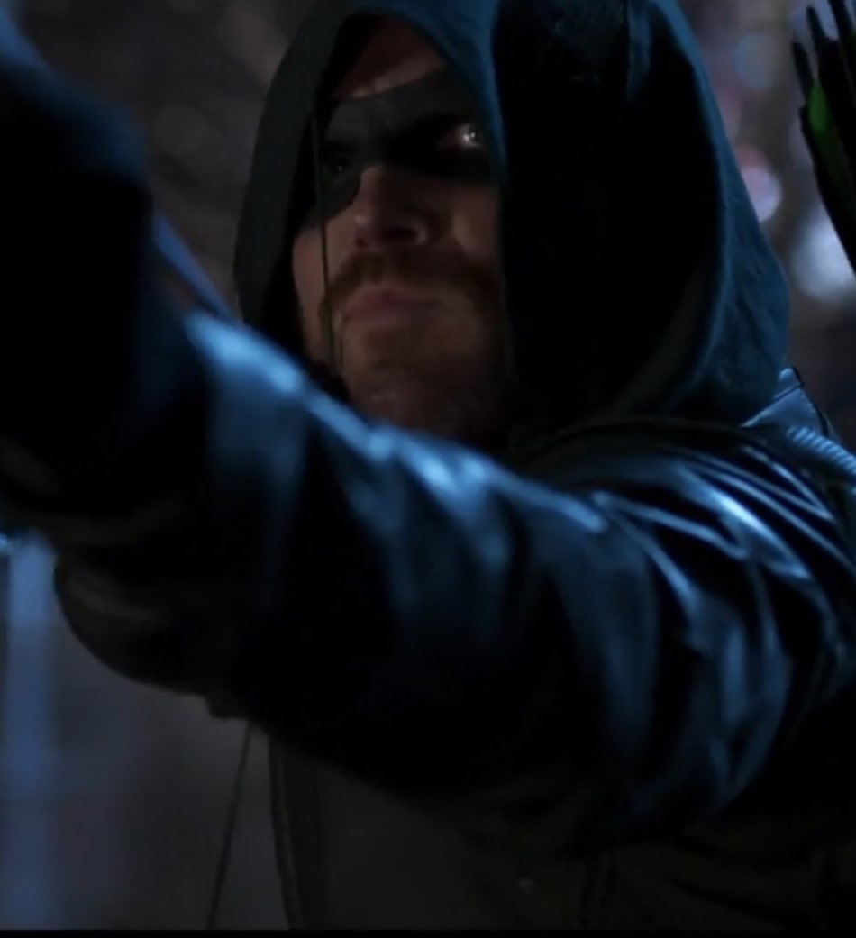 DiscussingFilm on Twitter: "First look at Stephen Amell’s return as Oliver Queen in the final ...