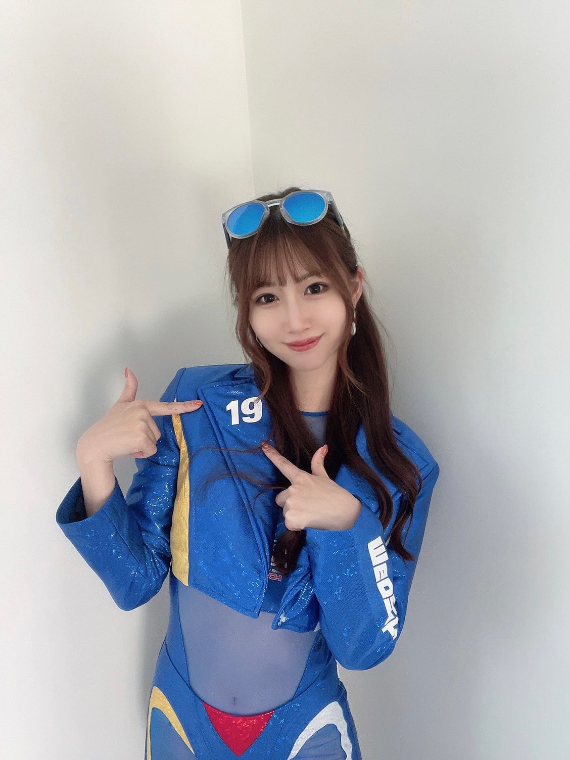 日南まみ♡Mami Hinami on Twitter: "おはよ！！ 今日から #SUPERGT 公式テスト富士🗻 19号車のお写真待ってますね😎💙 🏻 🏻 https://t.co ...