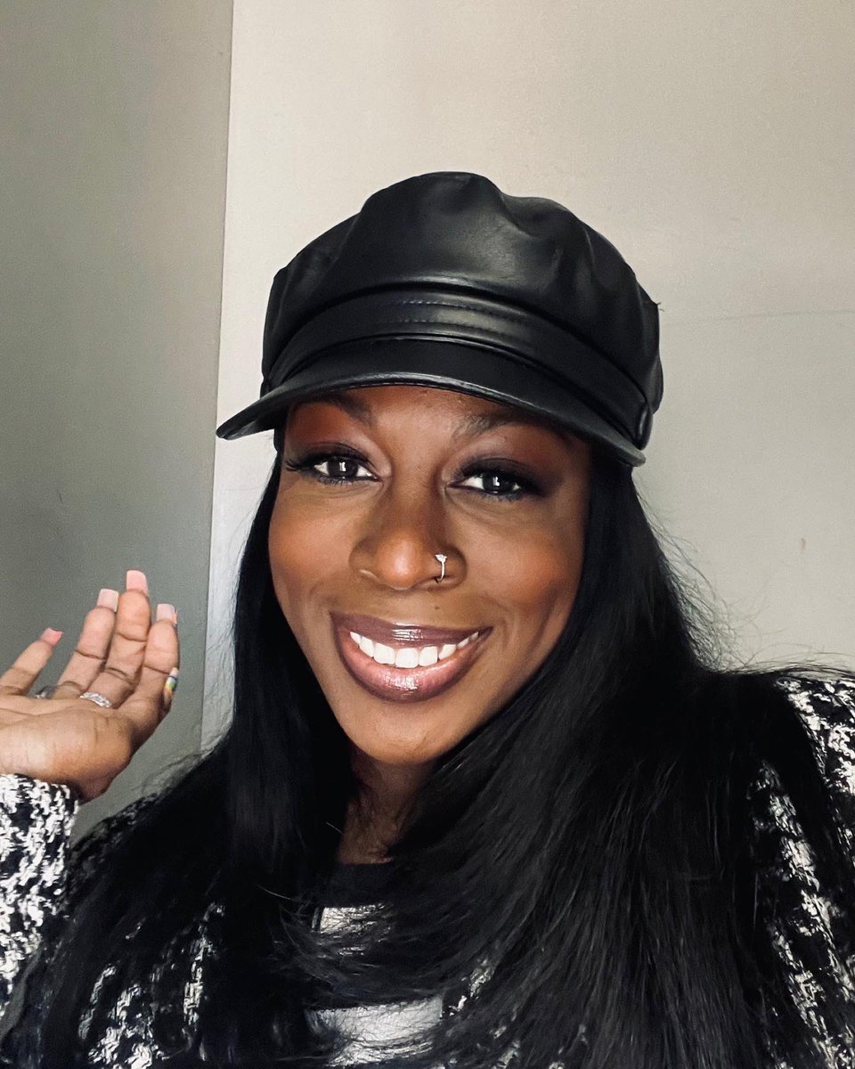 Miss Jay 🦂 on Twitter: "We just have similar smiles. 🙂 Stop playing with me in the comments!!"