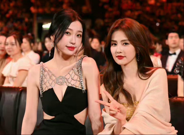 cdrama tweets on Twitter: "#EstherYu, #BaiLu and #DylanWang at the 2022 Weibo Night https://t.co ...