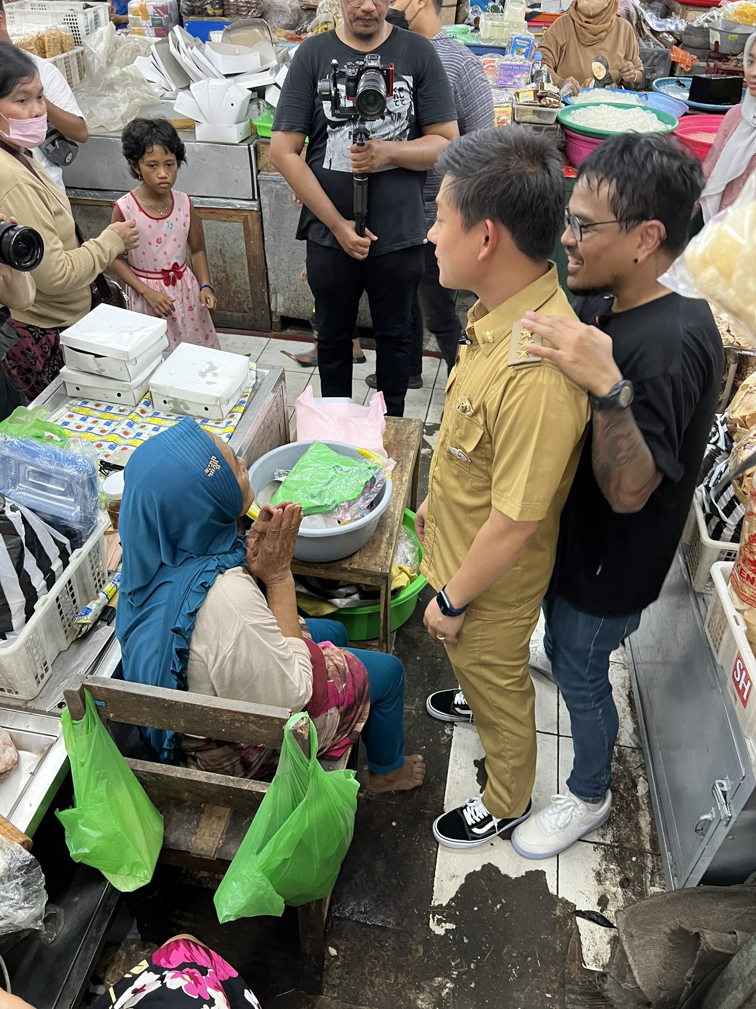 Arnold.P on Twitter: "Terima Kasih warga Solo yang sudah welcome kami main main ke kotanya dan ...