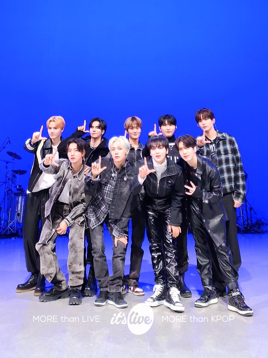 크래비티의 잇츠라이브 현장 포토!📸 CRAVITY의 ‘Groovy' 무대를 유튜브 it's Live 채널에서 확인하세요! #itsLive #크래비티 #Groovy # ...