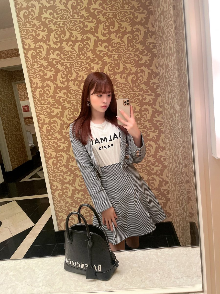 𝑺𝑨𝑲𝑼𝑹𝑨 on Twitter: "好きな服の系統はROYAL PARTY、eimy istoire、Darichです☺️💕 綺麗目ちょいギャルお姉さんがツボ🤌"