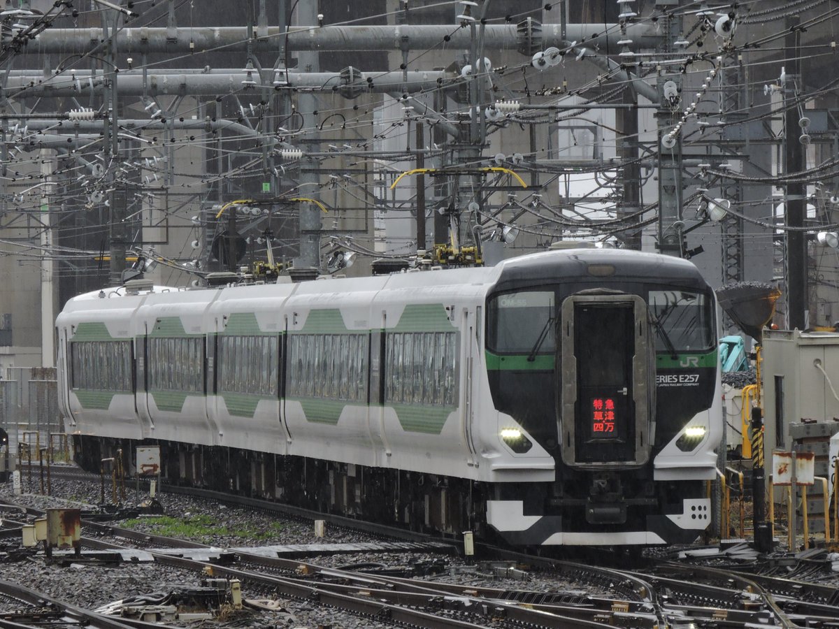 kokutetu103 on Twitter: "E257系オオOM-54編成 あかぎ E257系オオNC-31編成 あかぎ E257系オオOM-55編成 草津・四万 651系から世代交代した ...