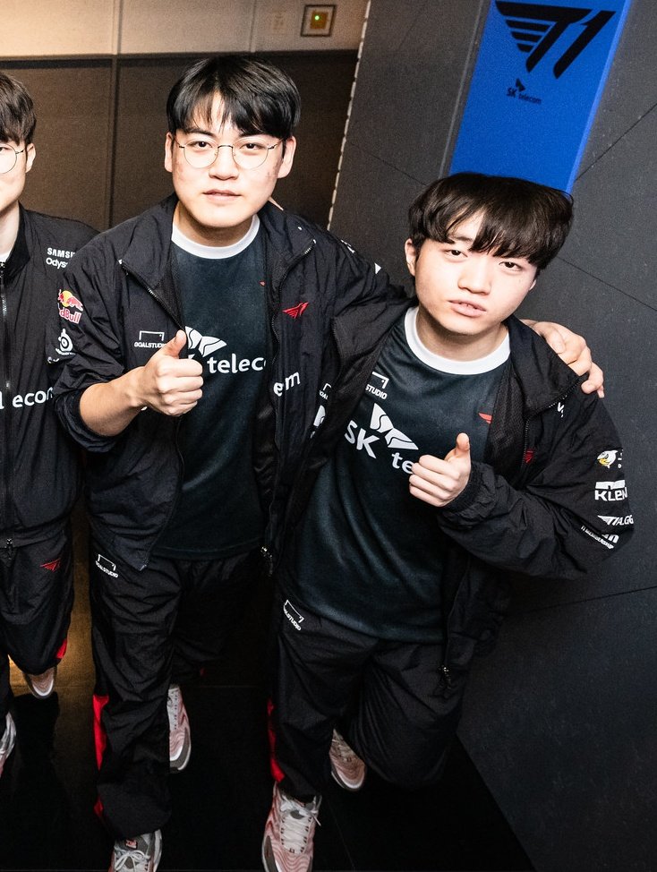 🌹ky.🌹 on Twitter: "T1 Gumayusi and Keria (T1 vs KT LCK Playoffs R2) @T1LoL #구마유시 #케리아"