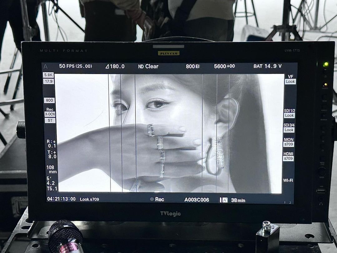 𝙂𝙔𝙅 𝙕𝙄𝙋 💗 on Twitter: "Go Younjung X Boucheron #BasicNotBasic New Campaign Behind the Scene 🤍🦢 # ...