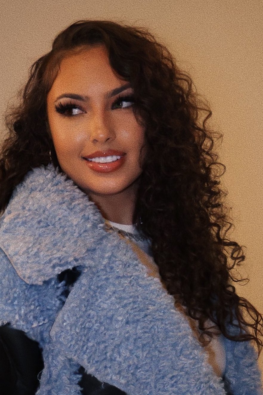 TW Pornstars - Ashaley 🦋. Twitter. Something about curly hair 😍. 8:44 ...