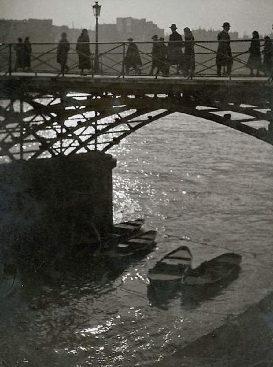 Brassaï. Sur le pont des Arts 1933-34. Paris Paname Paris @parisamdparis