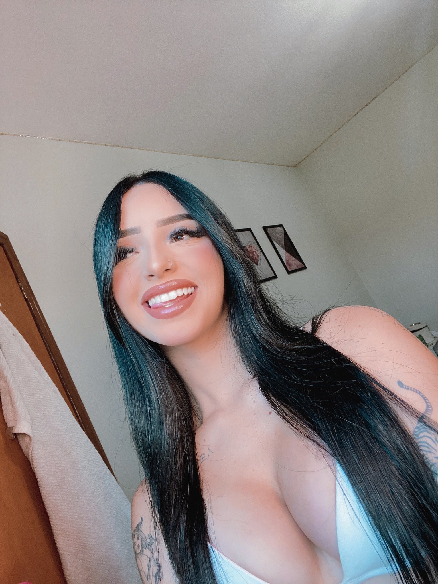 𝐈𝐧𝐠𝐫𝐢𝐝 𝐁𝐢𝐚𝐧𝐜𝐡𝐢 🦋 on Twitter: "duas fotinhas aleatórias 🤍 https://t.co/aIFwDDxMne" / Twitter