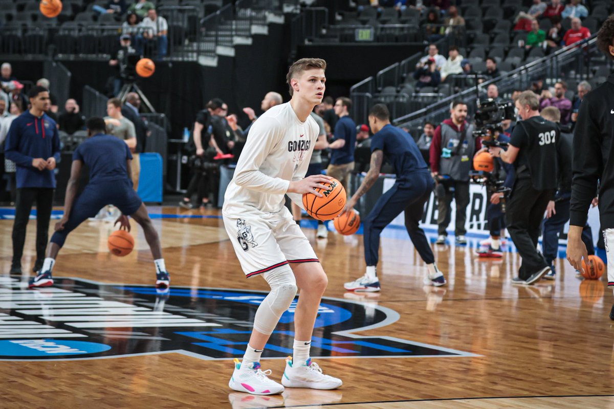 Kyle Parmley 🥎 on Twitter: "Please keep me in your thoughts over the next couple hours 🤣"