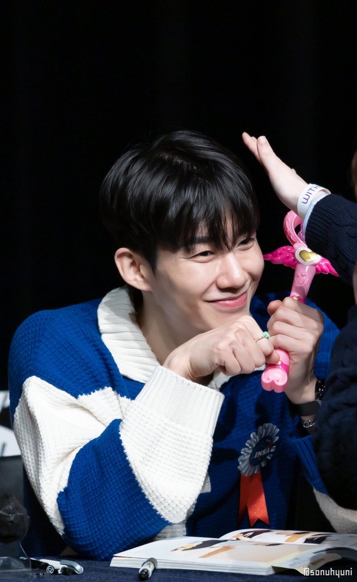 안드레아 배꾸 on Twitter: "#손우현 #sonwoohyeon 230325 손우현 위드뮤 팬싸 쓰담쓰담 https://bit.ly/3JJ0KFz https://bit ...