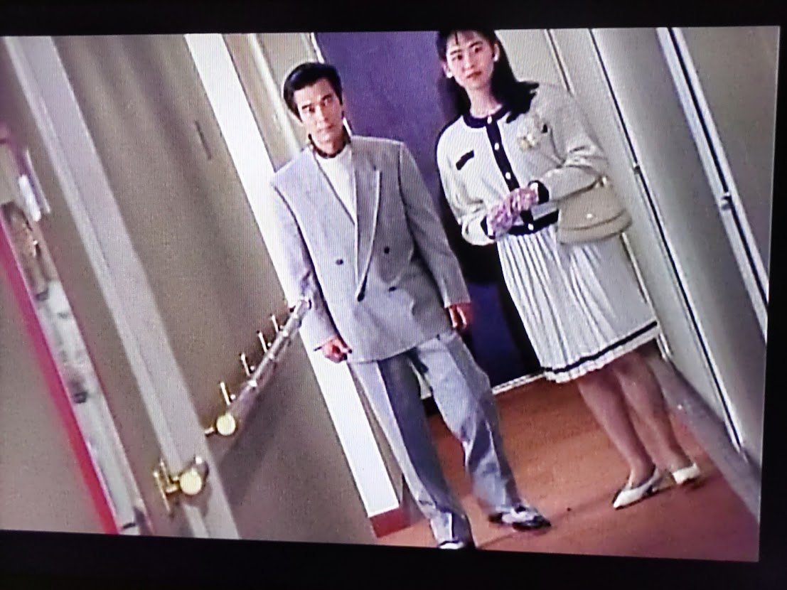 エテキチ On Twitter 映画 Sexy Cop 348 新女刑事サシバ より、カップルを装った女殺し屋の綺麗なお姉さんです。殺人現場を見た風俗嬢の綺麗なお姉さんを探して船内を捜索し