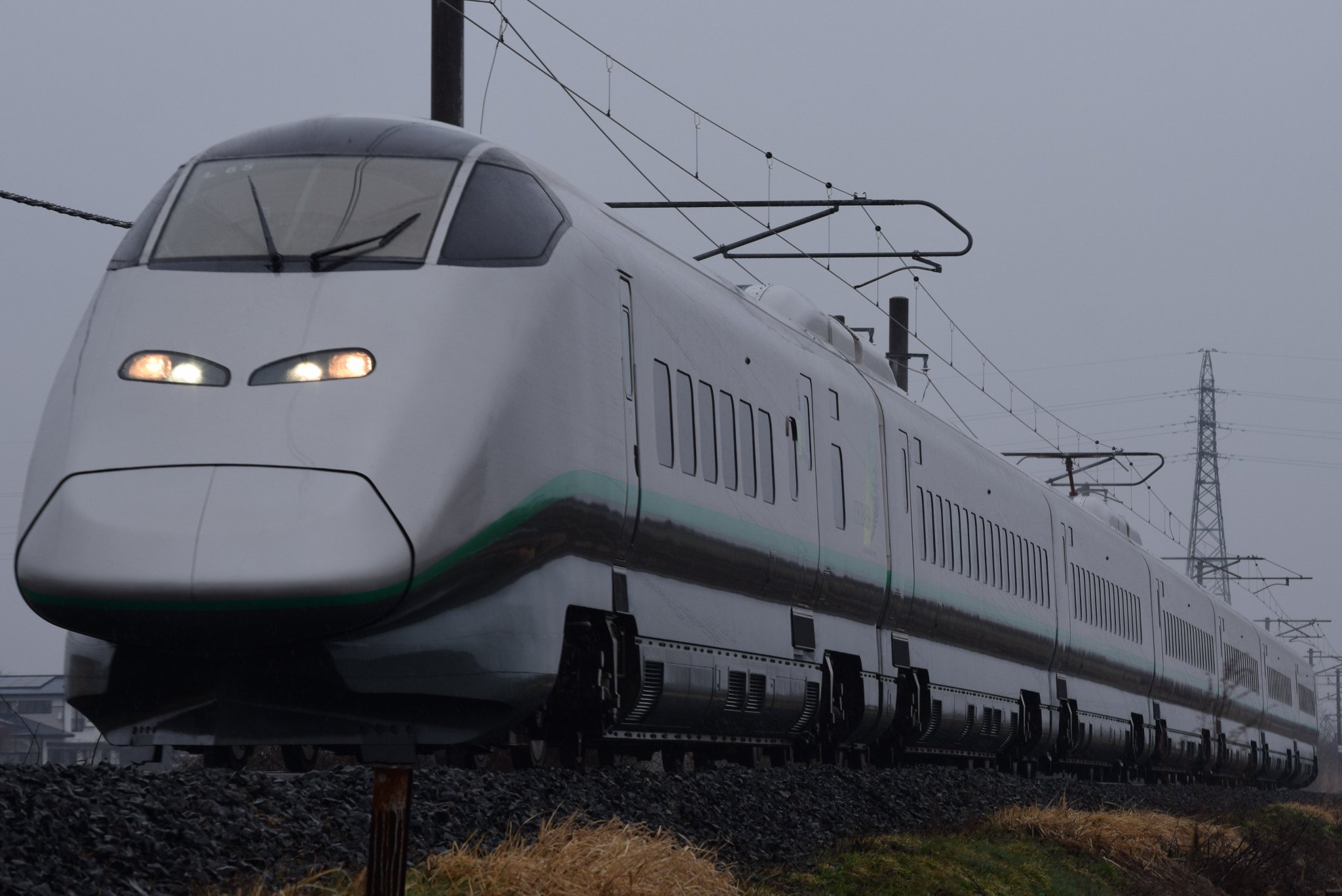 ろくいち on Twitter: "2023/3/26 E3系L65編成(旧塗装) つばさ86号 E3系L67編成(現塗装) つばさ137号 雨の中を走る新旧塗装のE3系を撮影。 https ...