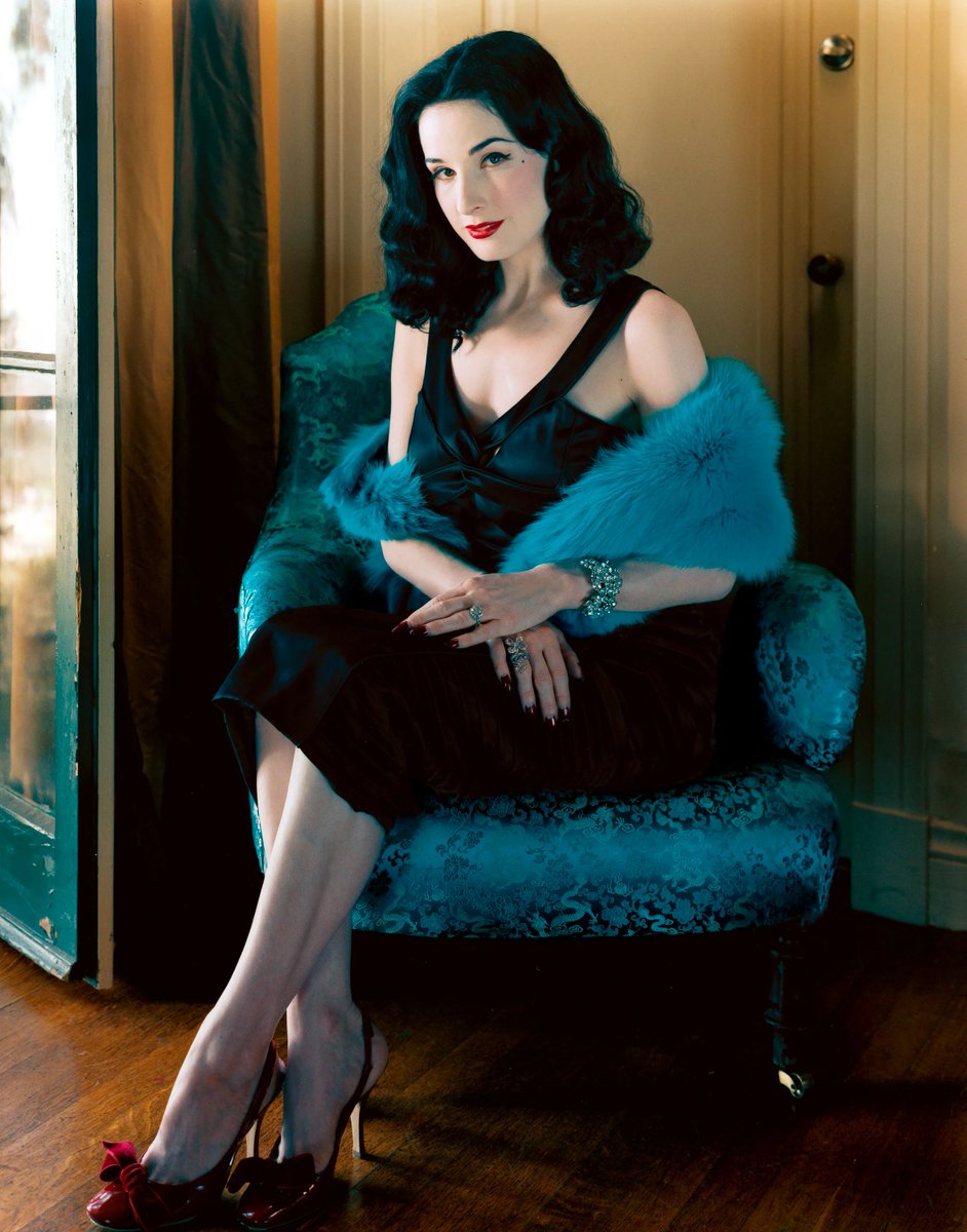 RedandLegs 🇺🇦 on Twitter: "Dita Von Teese"