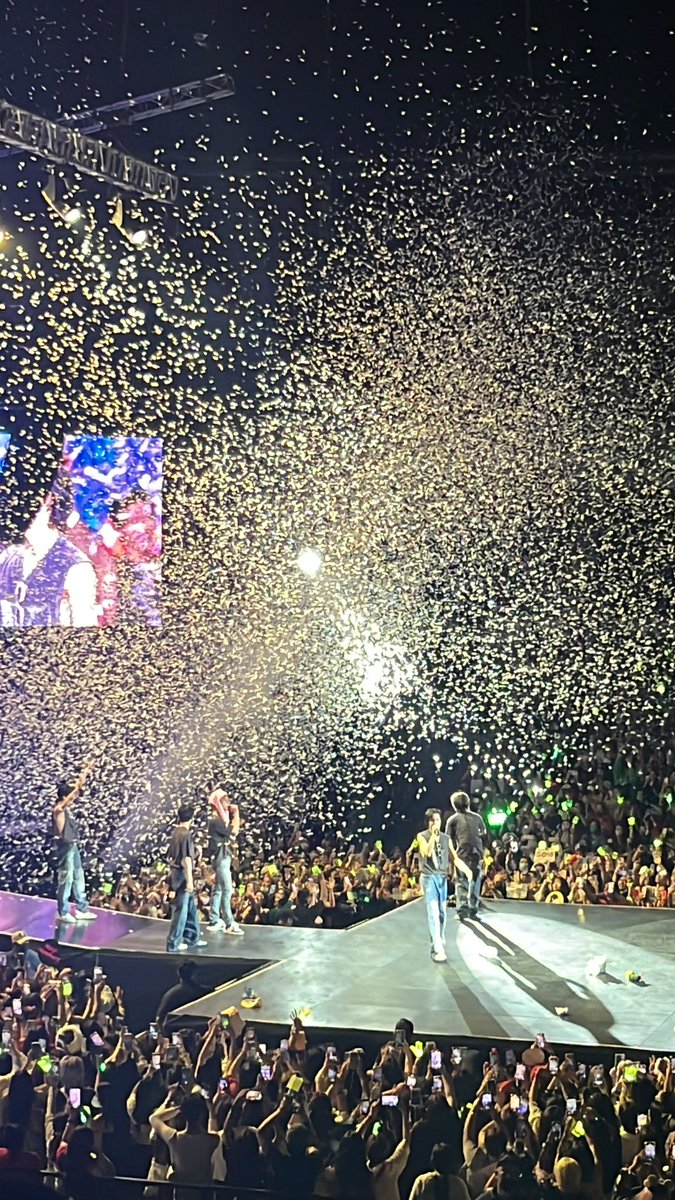 #WayV_Phantom_in_MANILA https://t.co/05oUbkx2Z3