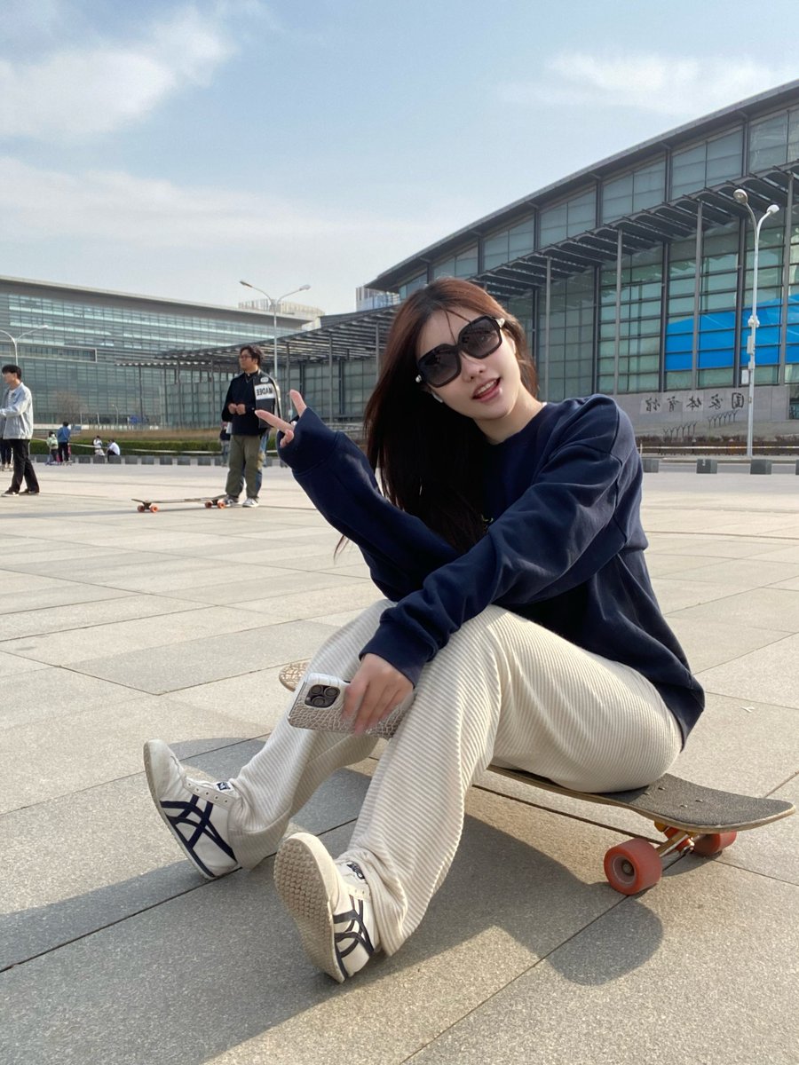 luckybb.eth on Twitter: "周末愉快 朋友们😊