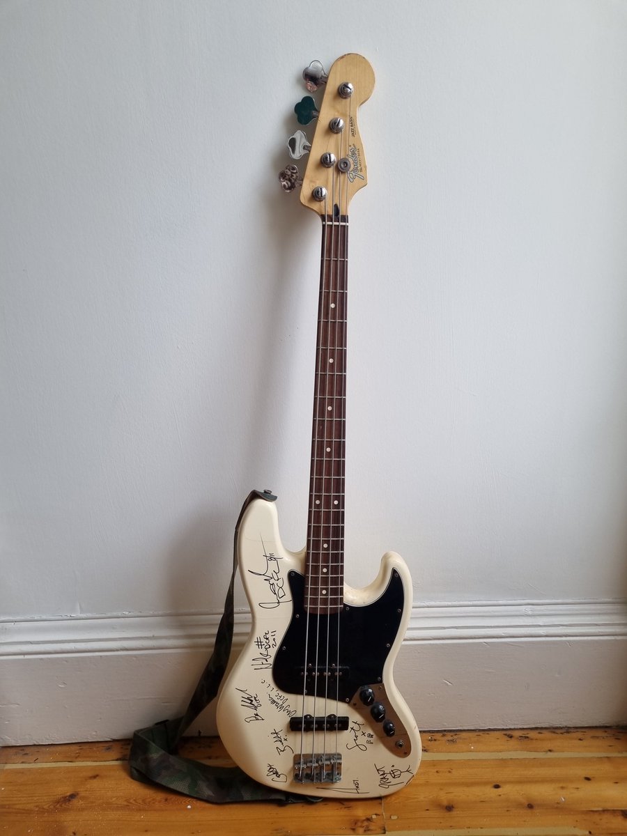 Kerrang! on Twitter: "RT @tinychanges: 🎸🎸#MTCM AUCTION! 🎸🎸 Kindly donated to Tiny Changes by ...