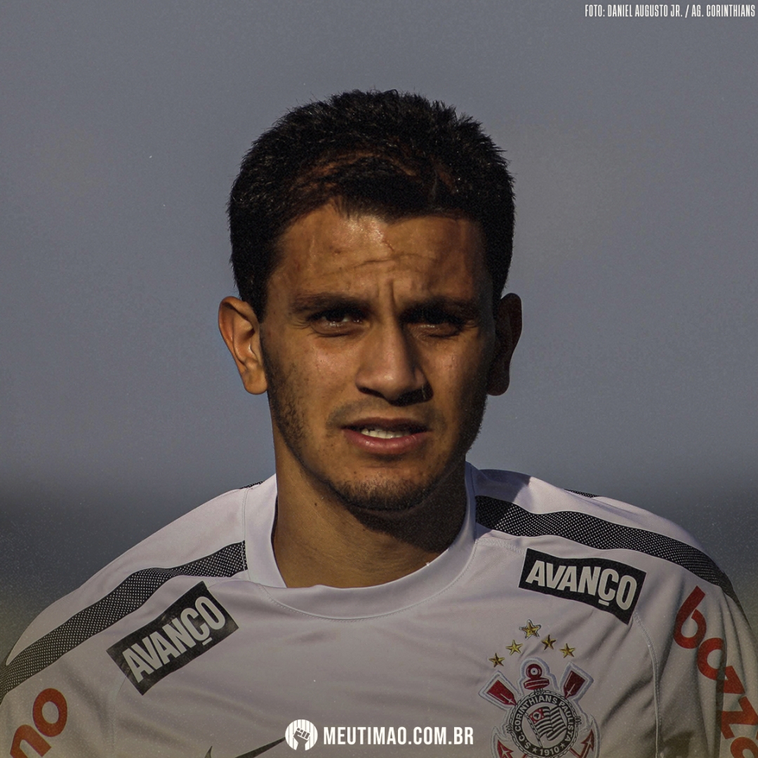 Meu Timão on Twitter: "ADMITA: você não esperava ver o Fábio Santos com cabelo na sua TL"