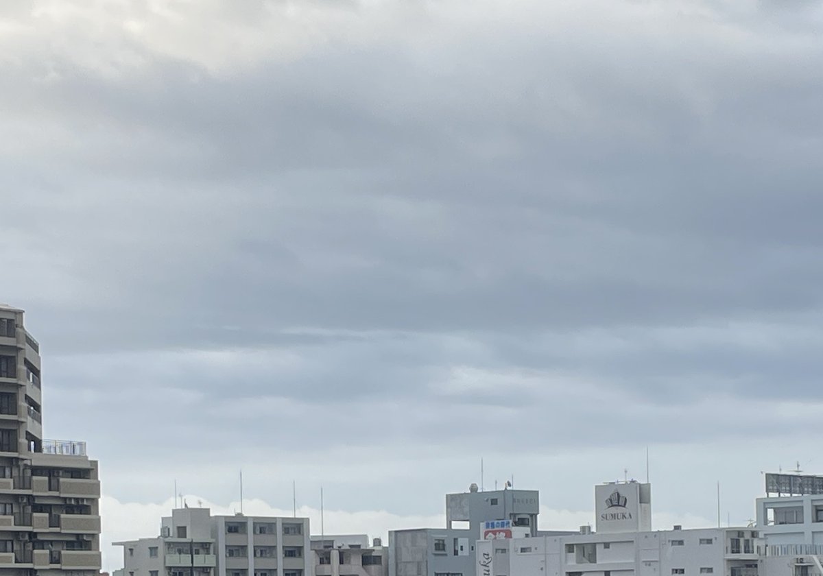 武内享 On Twitter みんなおはよう!今日もブイブイで!・・・後ろから撃たれたような感じで落ちてた(笑)今日から数日オフ予定。最低限の仕事以外はちょっと休憩で。沖縄は雨上がった