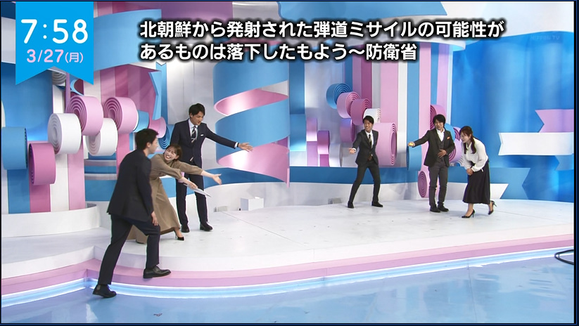 tvmaniaZERO on Twitter: "2023/03/27 #ZIP 中村倫也さん緊急生出演 中村さん「気付いたらピンマイクを付けておりました」短い腕がたまらないです #水卜麻美 アナ"