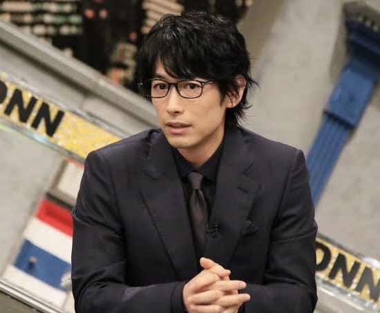 Akira On Twitter 女の子が好きなオジサンってこういうお金持ちなイケオジのことで、よく店に遊びに来る見るからにモテない金ないチー牛みたいなオジサンじゃないからね。それにしても