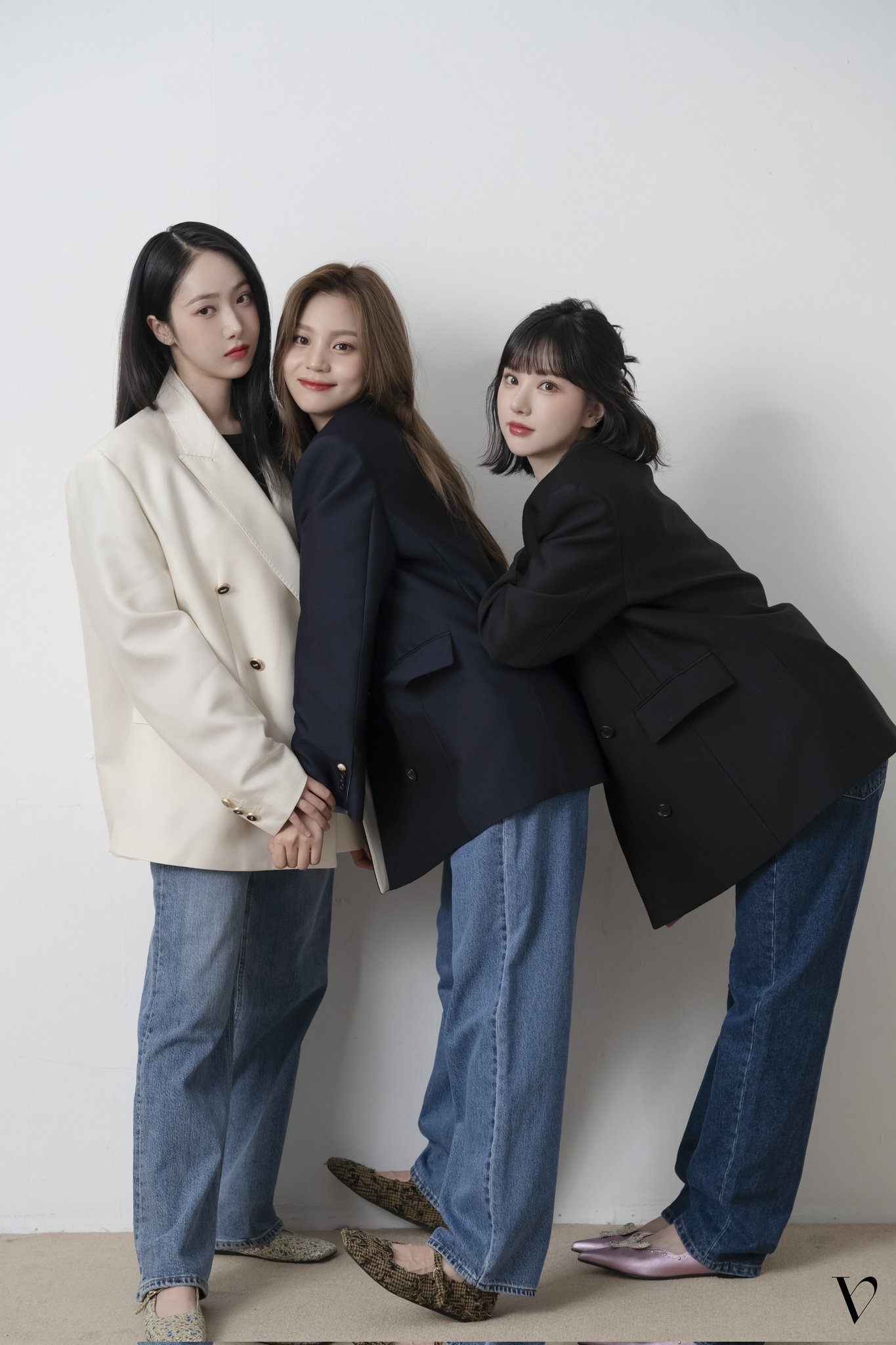 Bucin Eunha on Twitter: "[PIC] 230327 - VIVIZ Esquire behind the scene (3) #비비지 #VIVIZ @VIVIZ ...